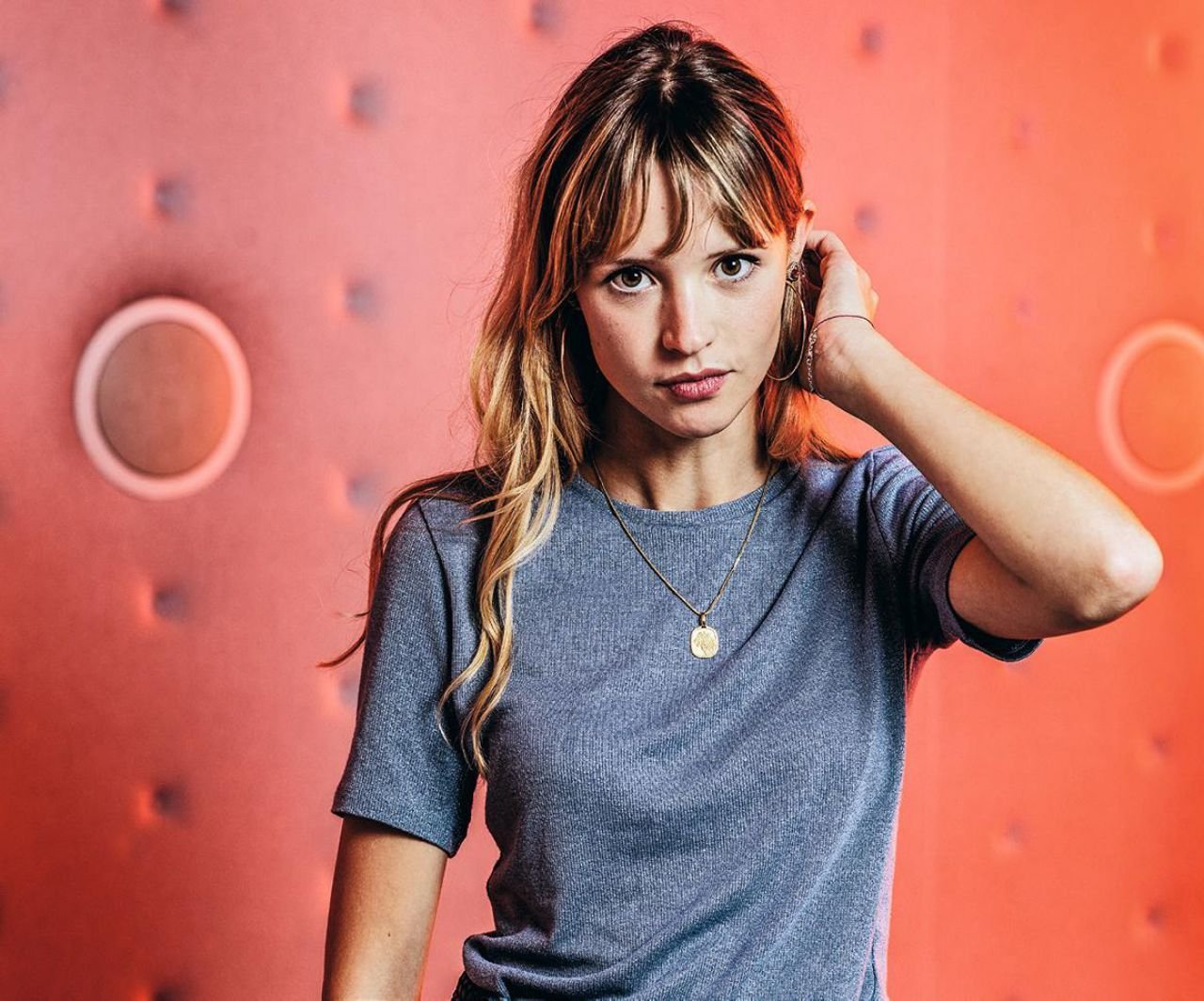 Angèle's New Photos (7/18) - Free2Music