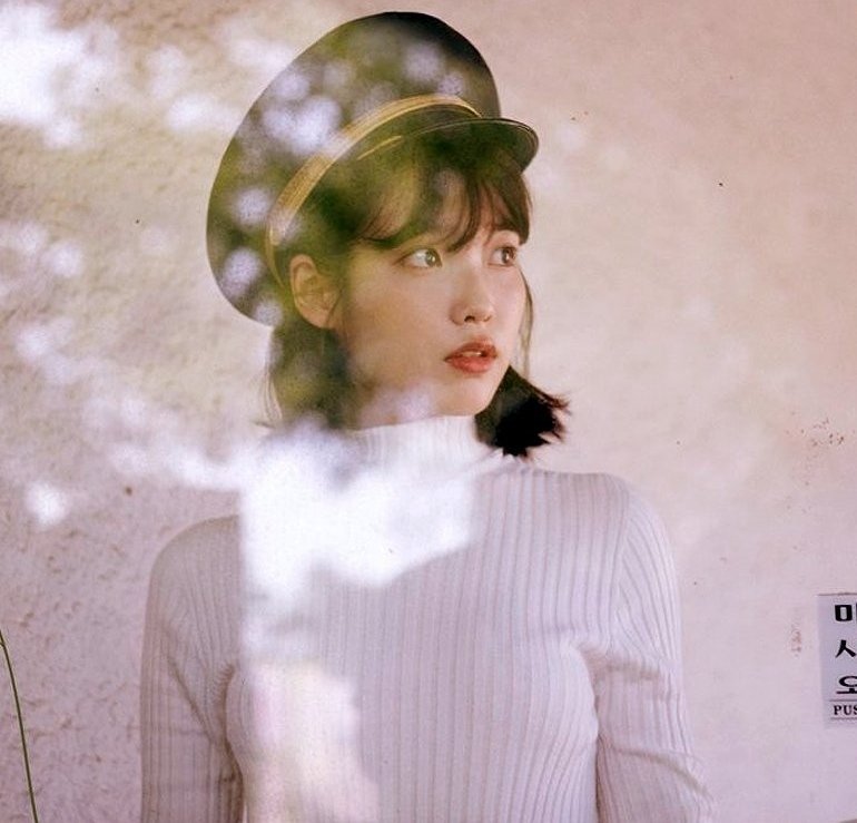 IU's New Photos (47/185) - Free2Music