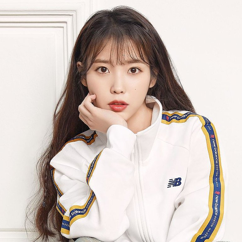 IU's New Photos (13/185) - Free2Music