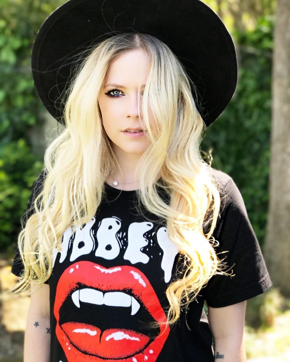 Avril Lavigne's New Photos (1485/1776) - Free2Music